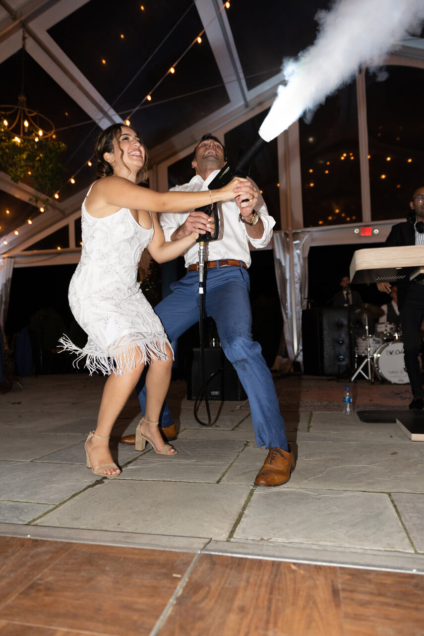 6 Fun Ways to Entertain Your Guests During Your Reception | Zandi ...